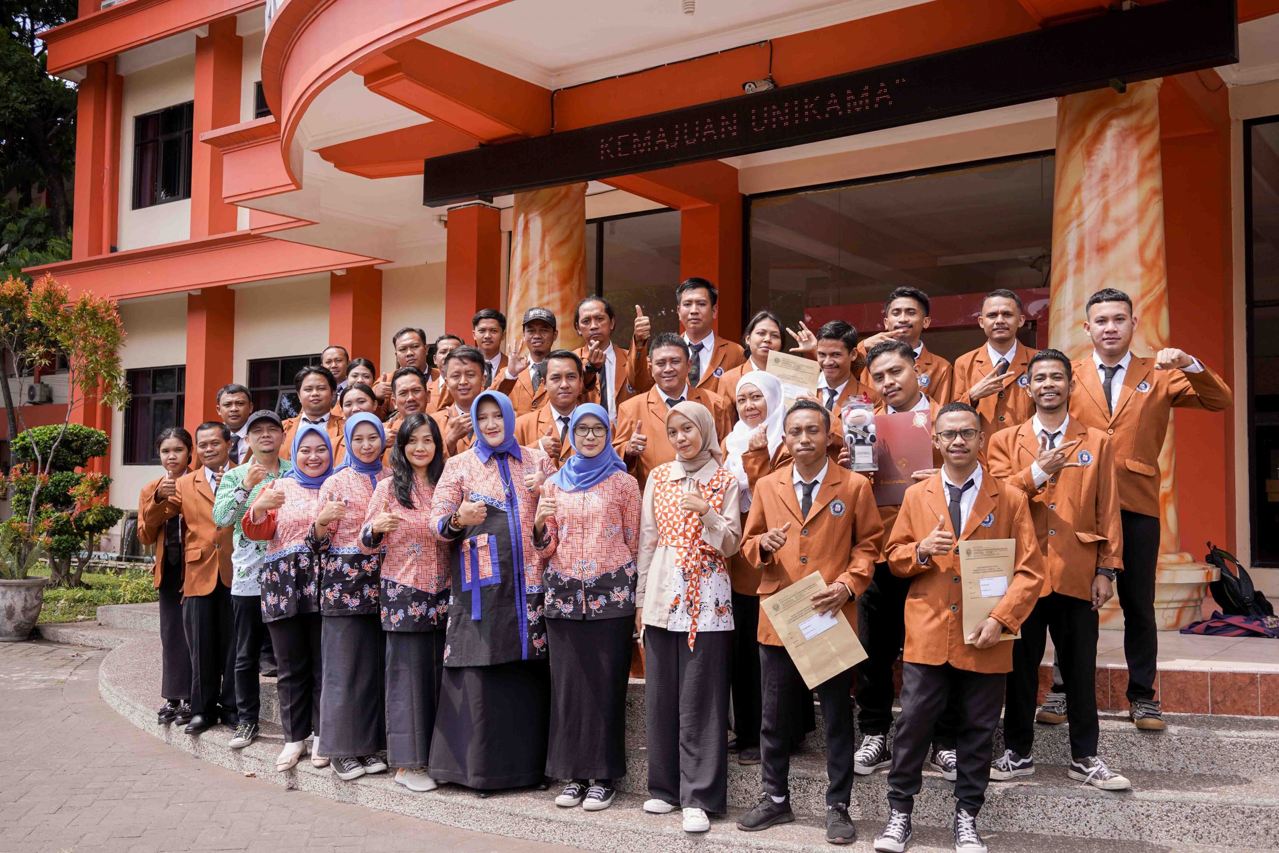 Momen Mengharukan Dalam Yudisium FAPET Unikama, Mahasiswa Sampaikan ... Momen Mengharukan Dalam Yudisium FAPET Unikama, Mahasiswa Sampaikan ...