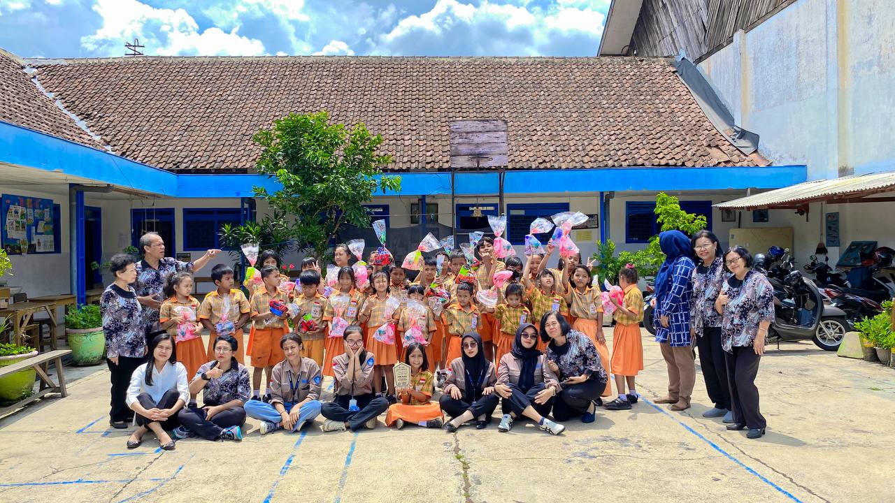 Mahasiswa Unikama Bantu Tingkatkan Literasi Digital Siswa SD IMKA ...